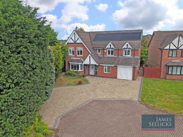 5 bedroom detached house for sale