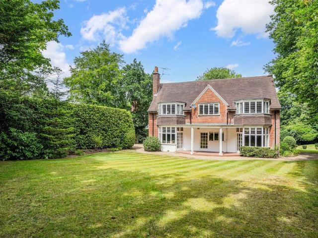 5 bedroom detached house for sale