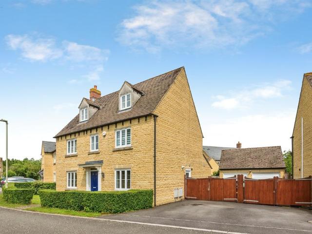 5 bedroom detached house for sale