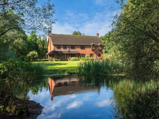 5 bedroom detached house for sale