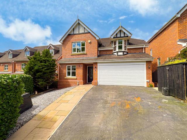5 bedroom detached house for sale