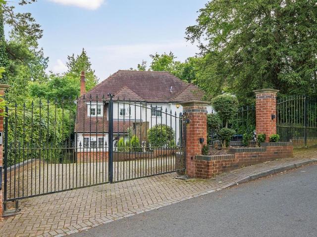 5 bedroom detached house for sale