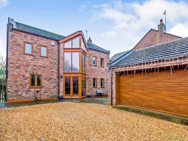 5 bedroom detached house for sale