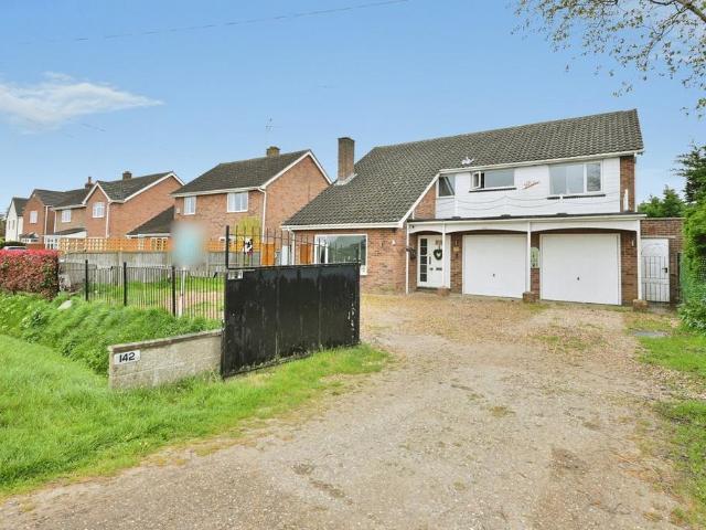 5 bedroom detached house for sale
