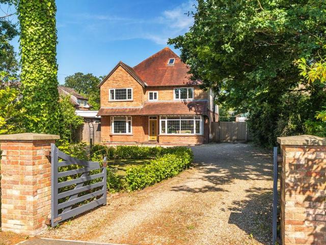 5 bedroom detached house for sale