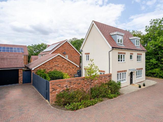 5 bedroom detached house for sale