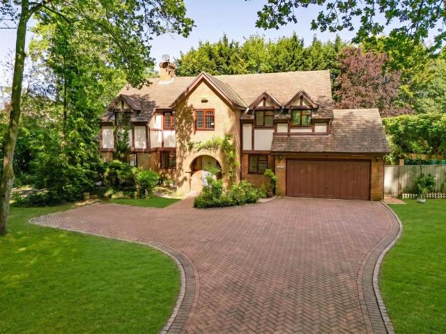 5 bedroom detached house for sale
