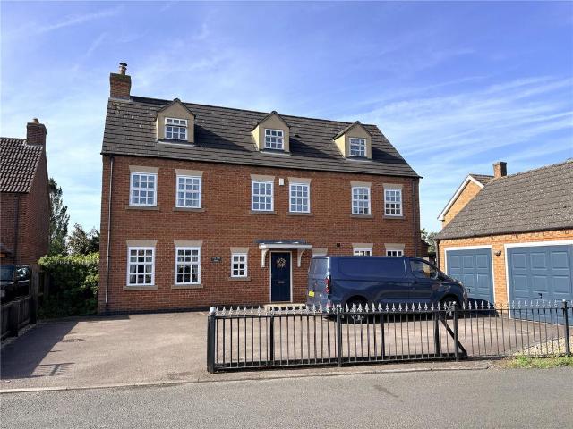 5 bedroom detached house for sale