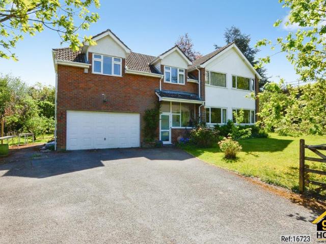 5 bedroom detached house for sale
