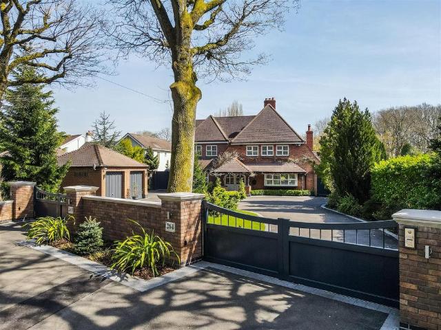 5 bedroom detached house for sale