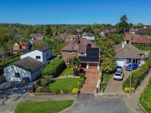 5 bedroom detached house for sale