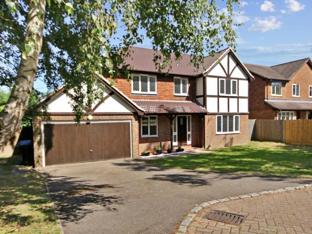 5 bedroom detached house for sale