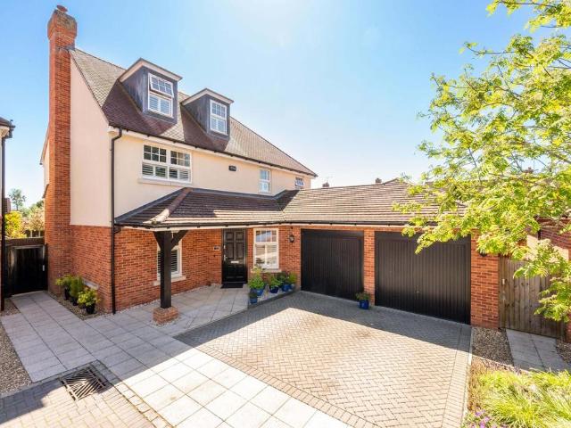 5 bedroom detached house for sale