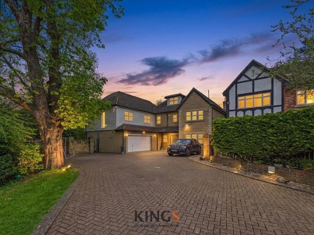5 bedroom detached house for sale