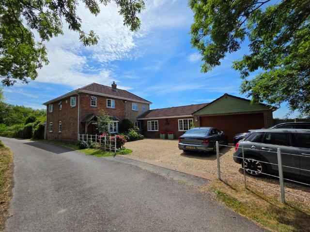 5 bedroom detached house for sale