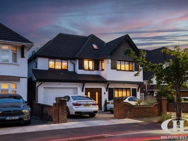 5 bedroom detached house for sale