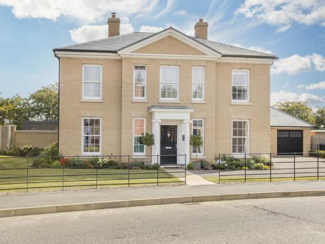 5 bedroom detached house for sale
