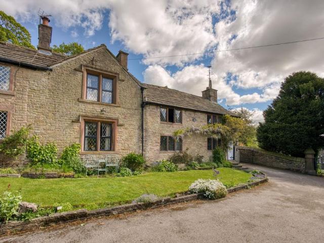 5 bedroom country house for sale