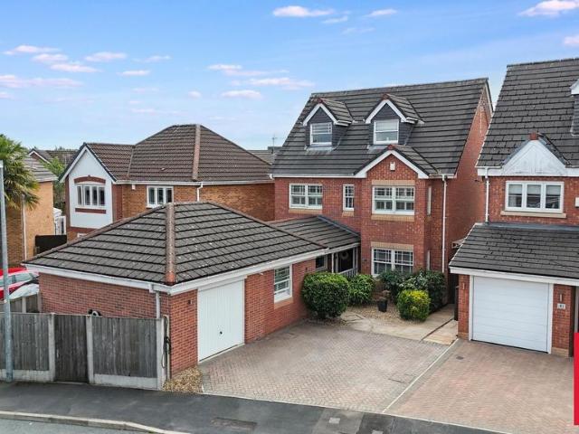 5 bedroom detached house for sale