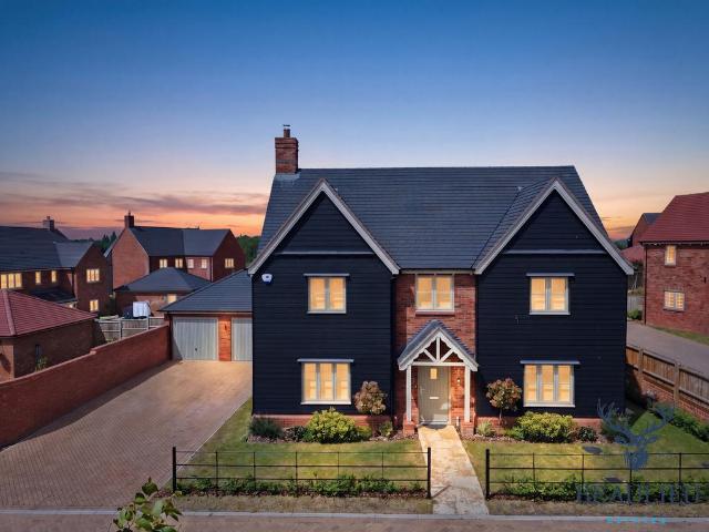 5 bedroom detached house for sale