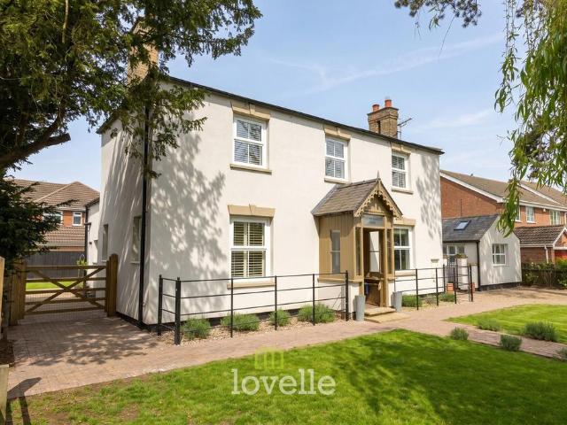 5 bedroom detached house for sale