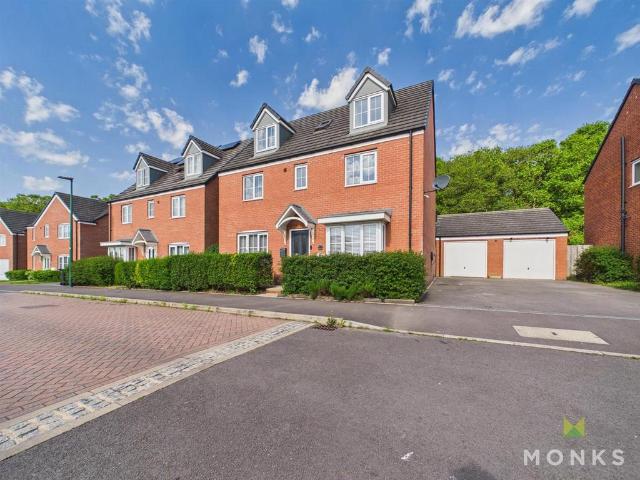 5 bedroom detached house for sale