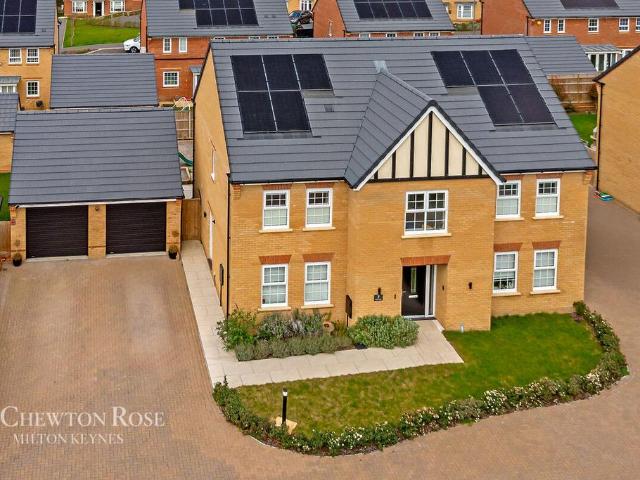 5 bedroom detached house for sale