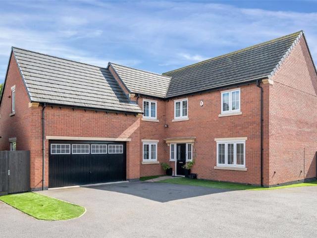5 bedroom detached house for sale