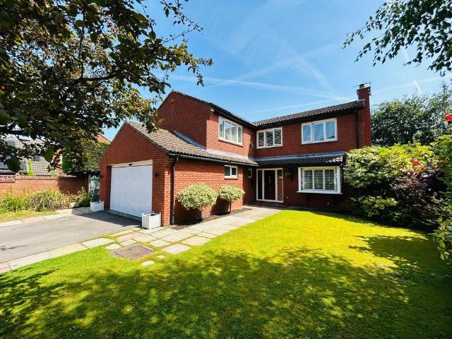 5 bedroom detached house for sale