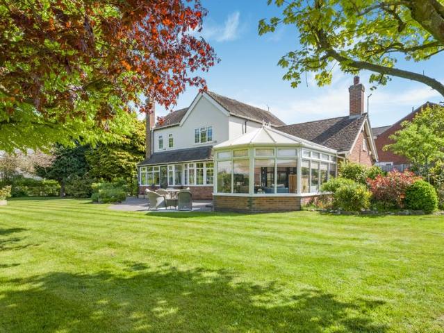 5 bedroom detached house for sale