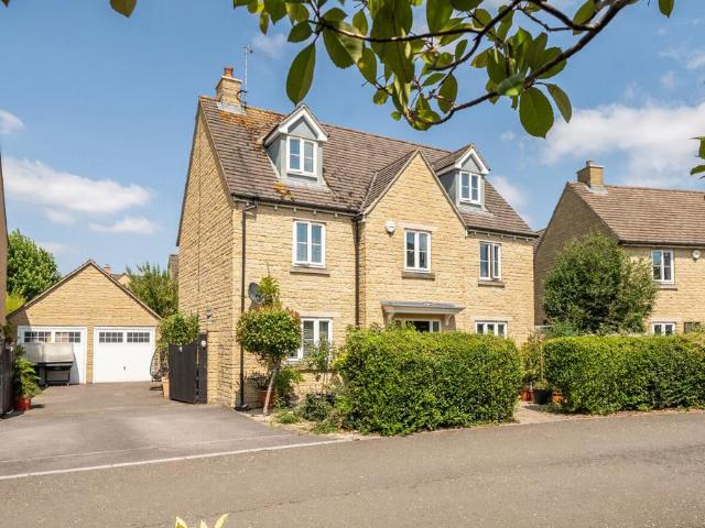5 bedroom detached house for sale