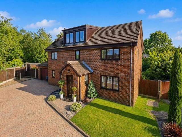 5 bedroom detached house for sale