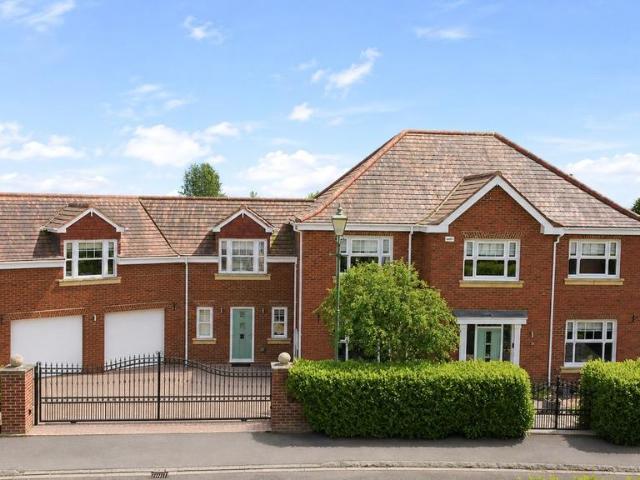 5 bedroom detached house for sale