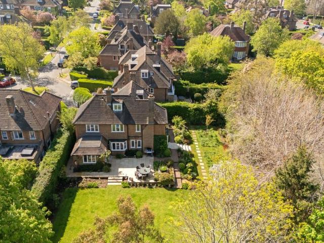 5 bedroom detached house for sale