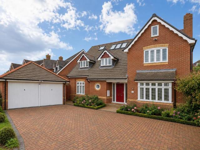 5 bedroom detached house for sale