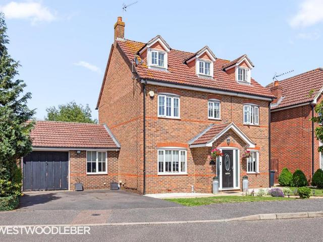 5 bedroom detached house for sale