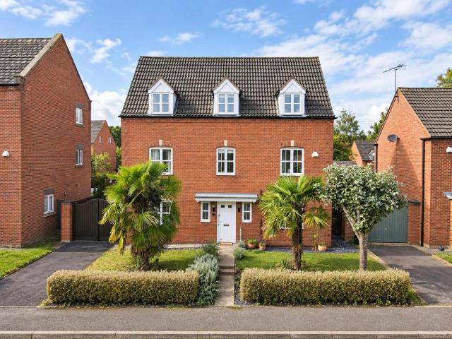 5 bedroom detached house for sale