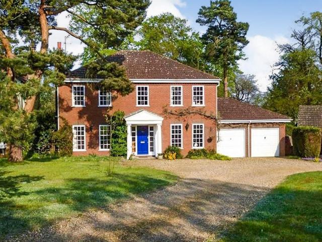 5 bedroom detached house for sale