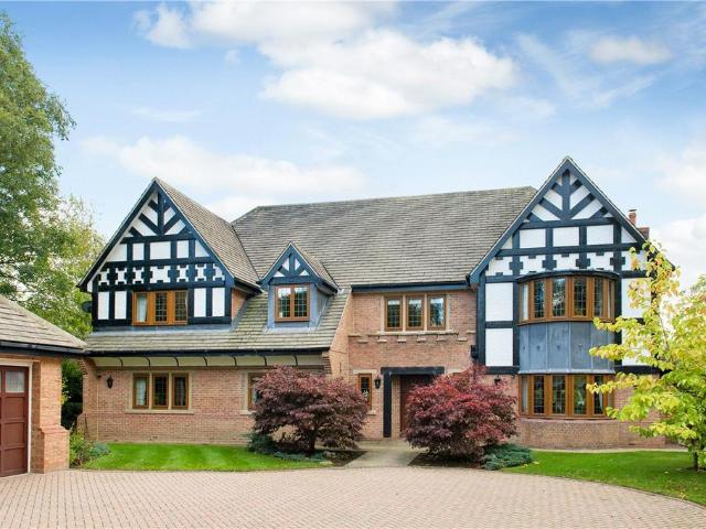 5 bedroom detached house for sale