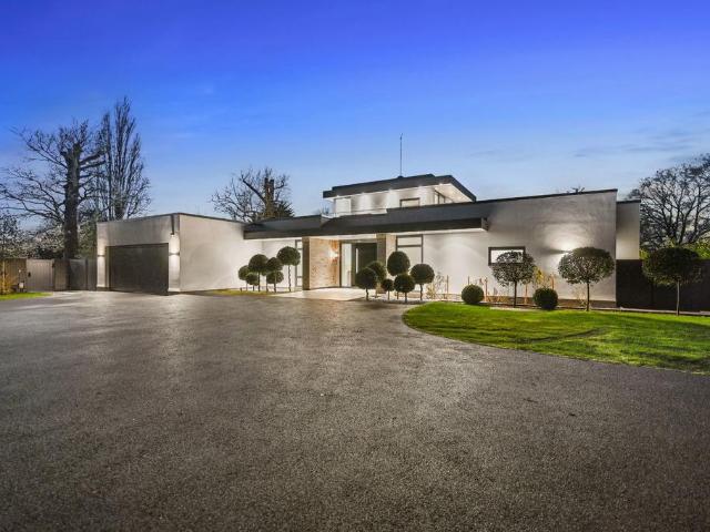 5 bedroom detached house for sale