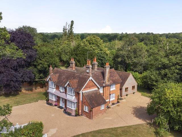 5 bedroom detached house for sale