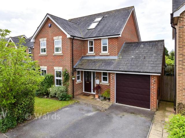 5 bedroom detached house for sale