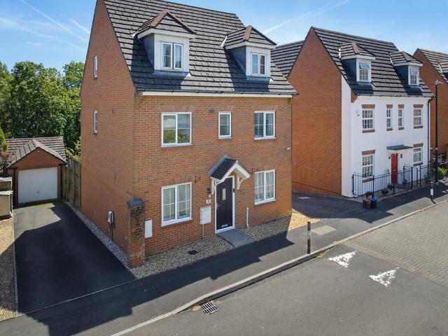 5 bedroom detached house for sale
