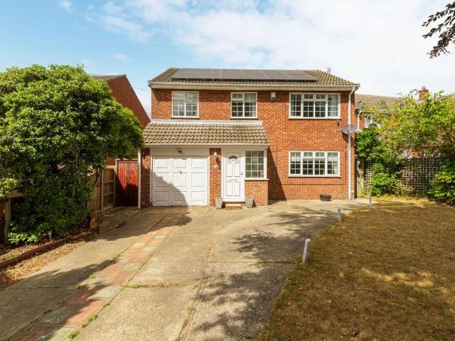 5 bedroom detached house for sale
