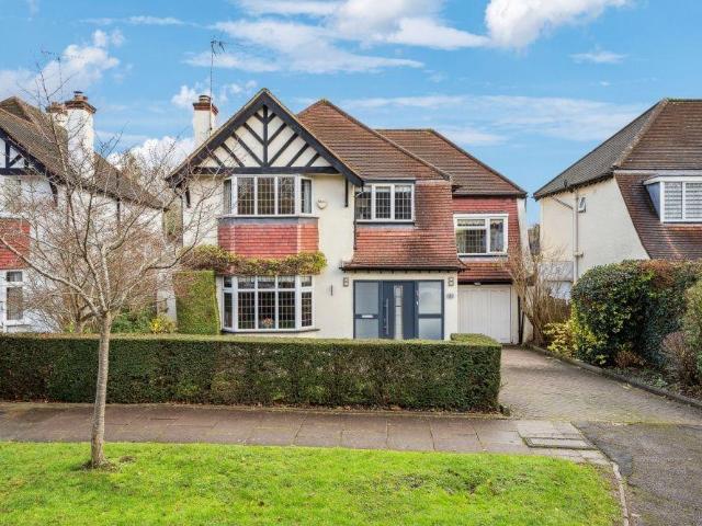 5 bedroom detached house for sale