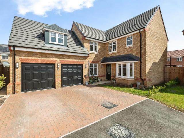 5 bedroom detached house for sale