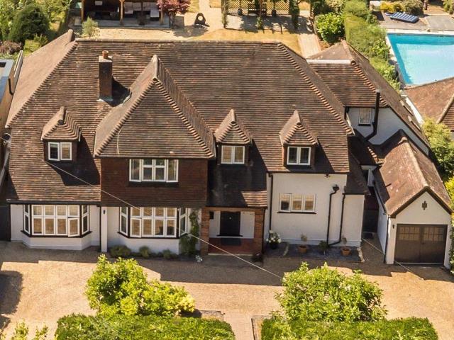 5 bedroom detached house for sale