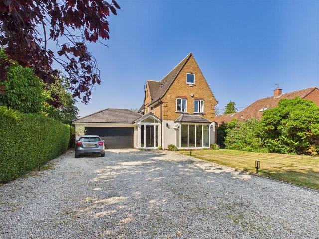5 bedroom detached house for sale