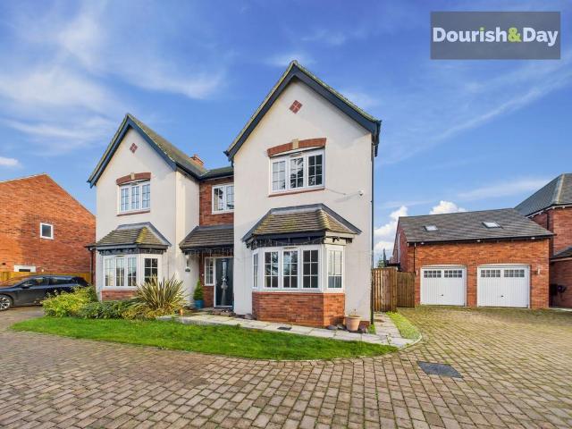 5 bedroom detached house for sale