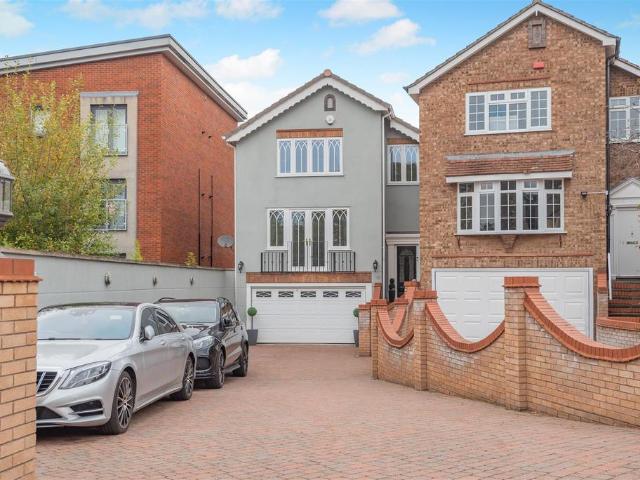 5 bedroom detached house for sale